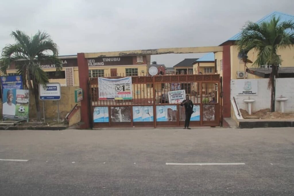 Photo:Ogunlewe lights up Kosofe Local Government Secretariat with Ultra ...